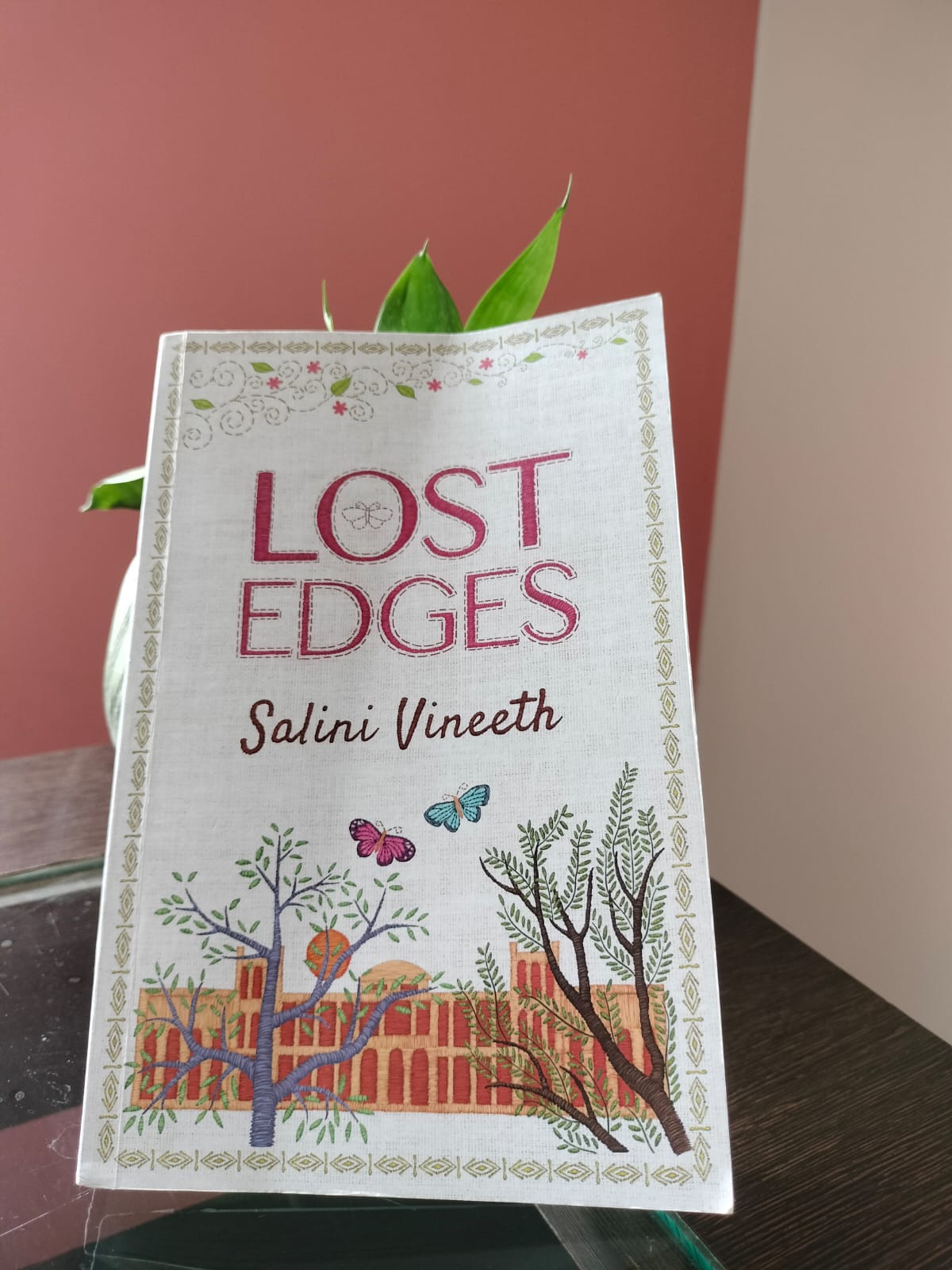 Lost Edges by Salini Vineeth- A Book Review - Musings over a cup of tea